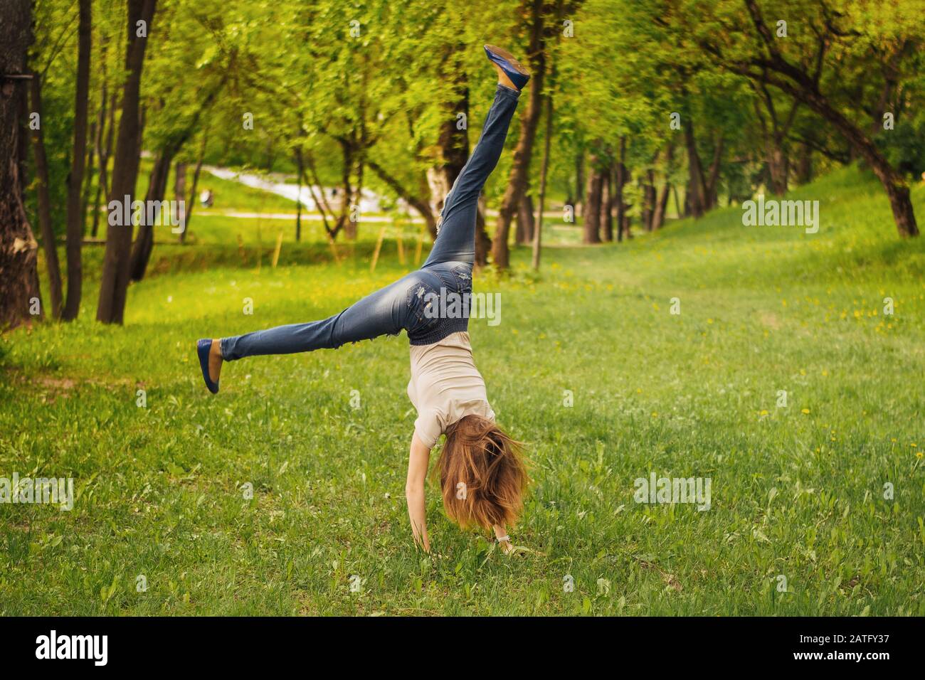 Acrobatic pose hi-res stock photography and images - Alamy