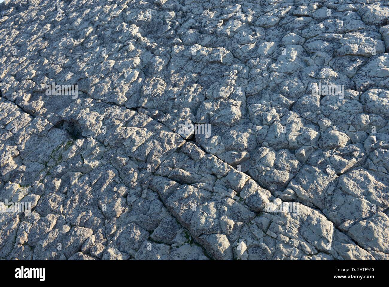 Mercia mudstone sedimentary rocks at Helwell Bay in the Severn estuary ...