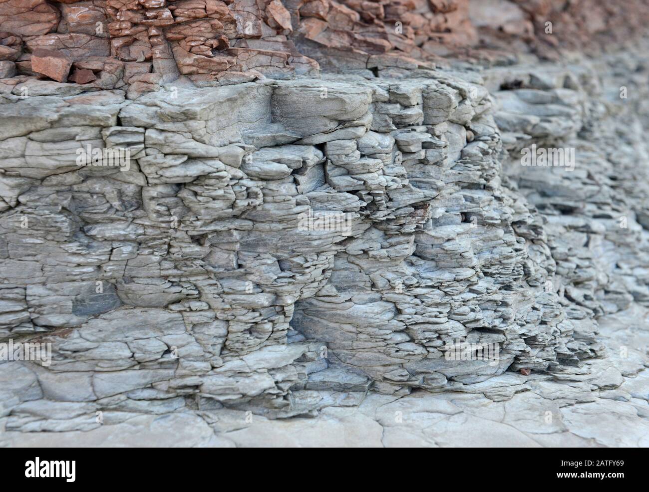 Mercia mudstone sedimentary rocks at Helwell Bay in the Severn estuary ...