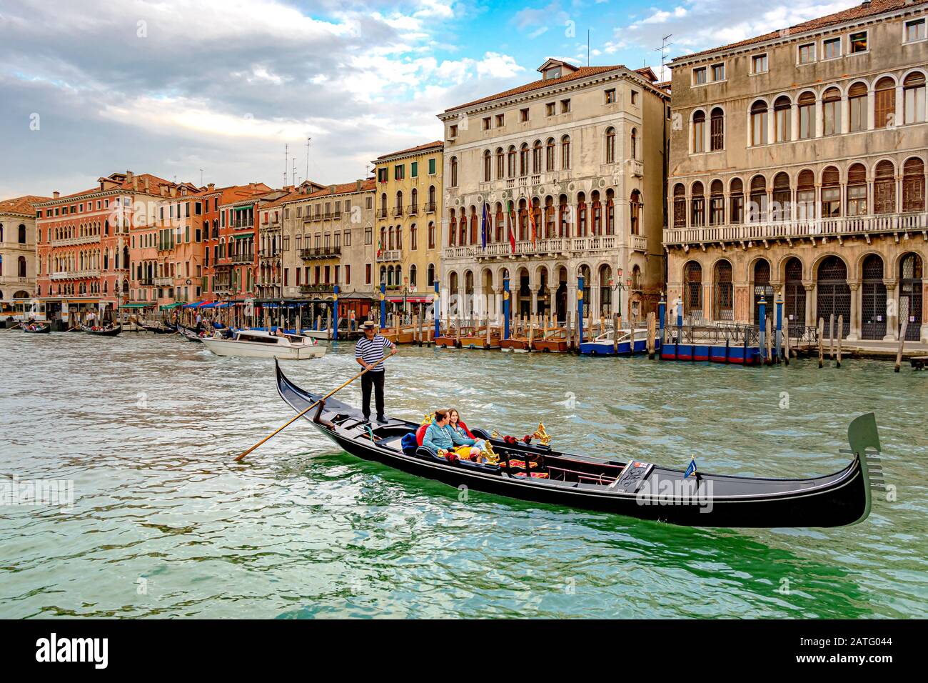 Gondole gondola hi-res stock photography and images - Alamy
