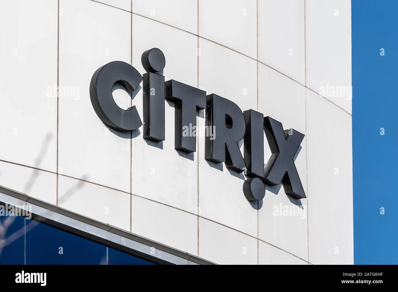 Software systems hi-res stock photography and images - Alamy