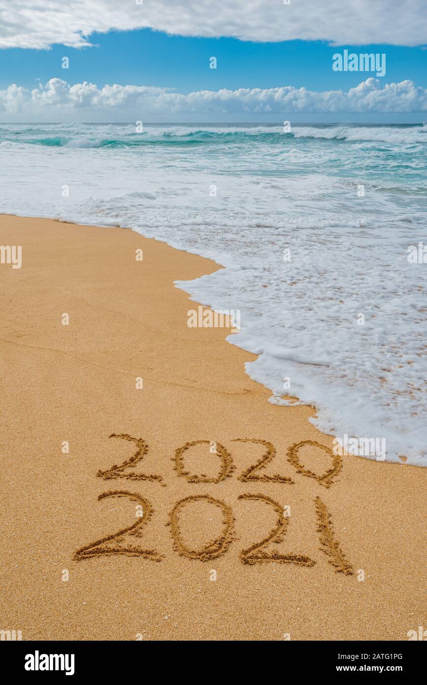 Sea washing away sand hi-res stock photography and images - Alamy