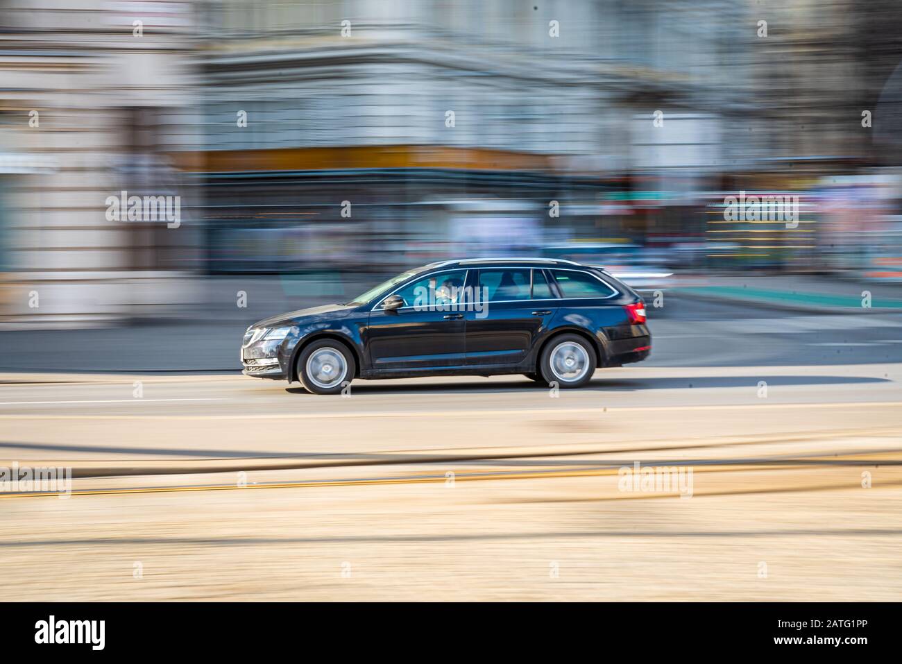 Panning with movement hi-res stock photography and images - Alamy
