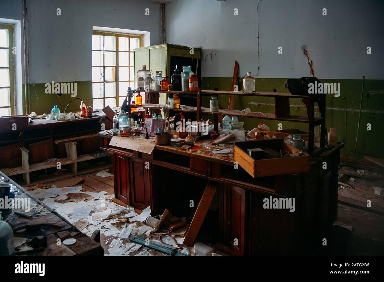 Messy Laboratory High Resolution Stock Photography and Images - Alamy