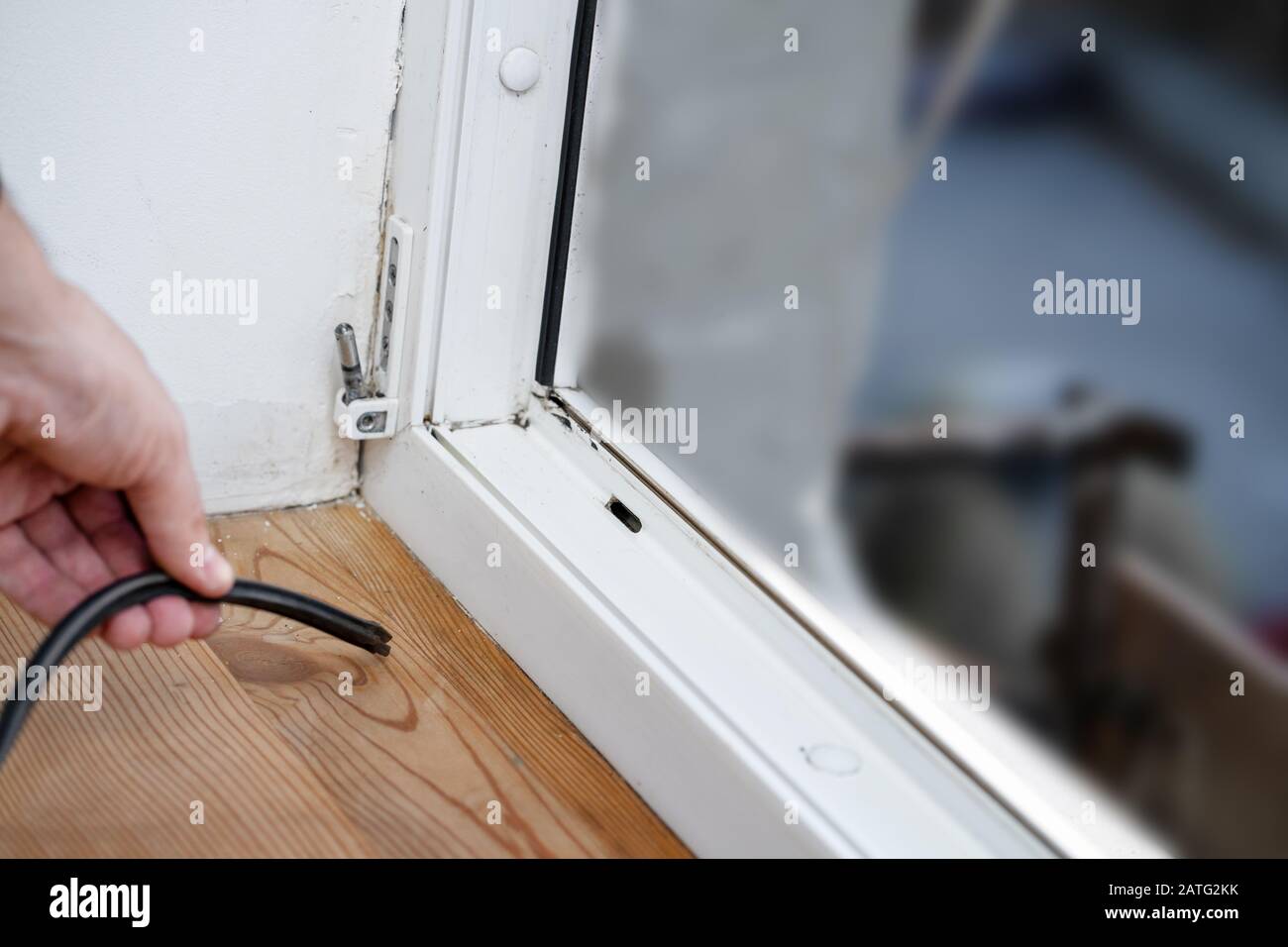 Professional master at repair and installation of windows, changes ...