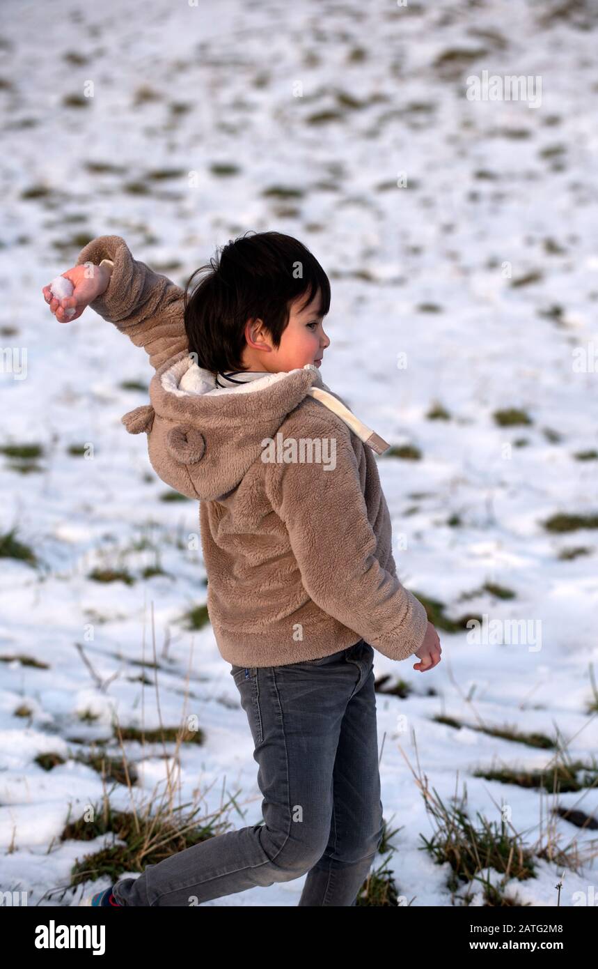 Child throwing snowball hi-res stock photography and images - Alamy