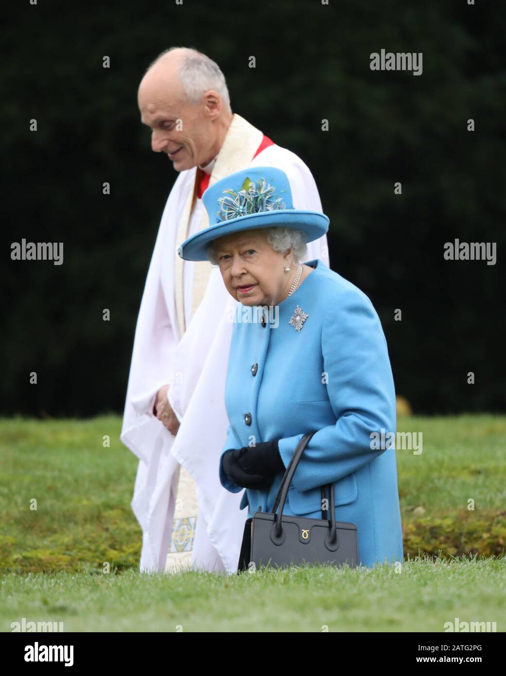 Royalty queen elizabeth ii church hi-res stock photography and images ...