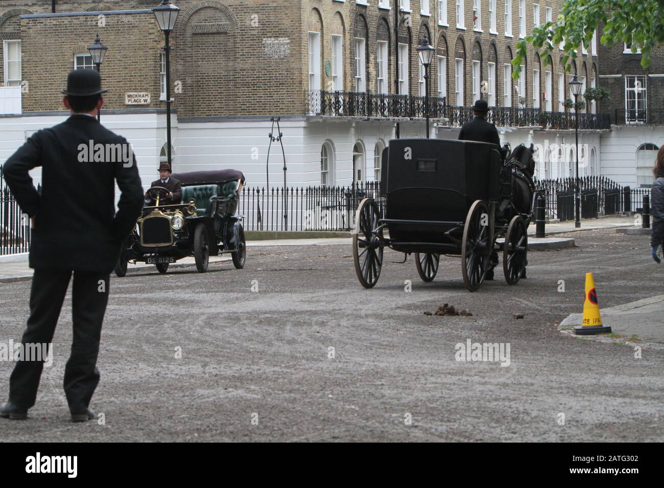 Howards End on Location with Tracey Ullman and Hayley atwell. islington ...