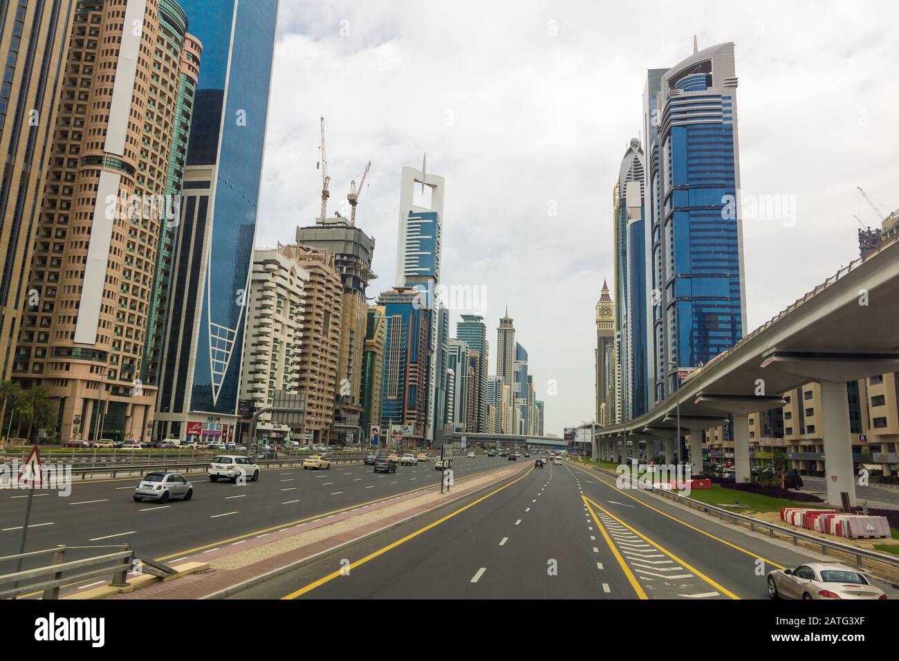 Dubai street hi-res stock photography and images - Alamy