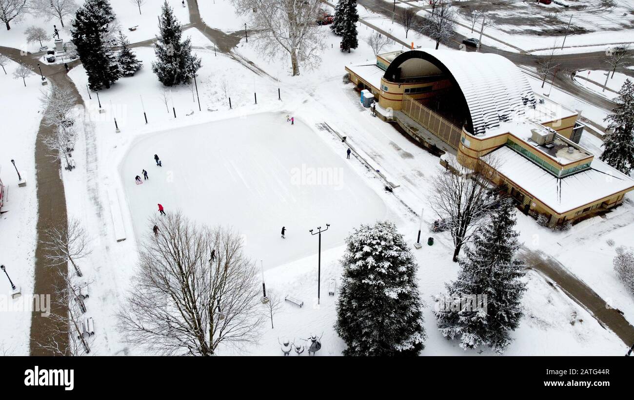 Snow victoria park london hi-res stock photography and images - Alamy