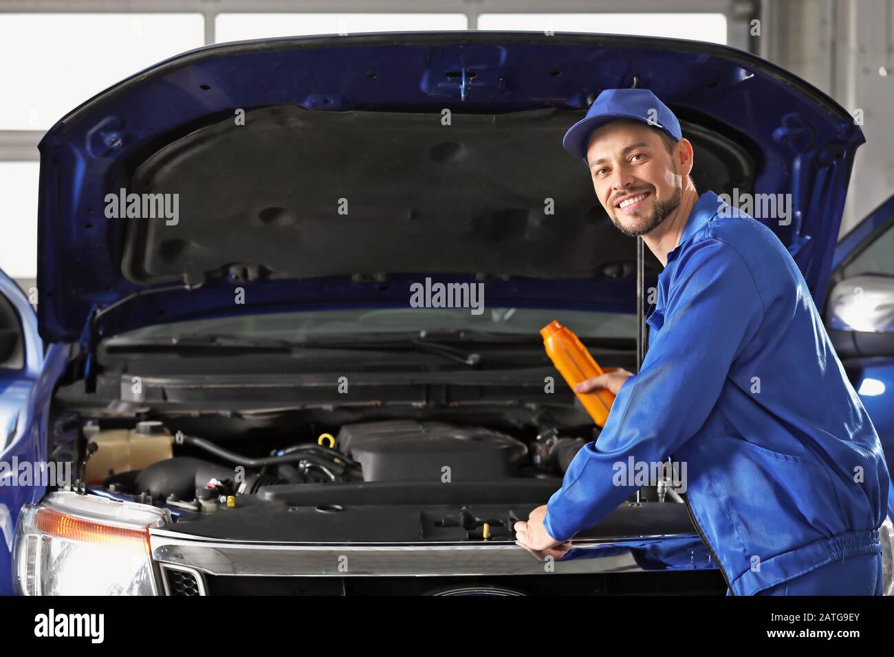 Oil refilling hi-res stock photography and images - Alamy