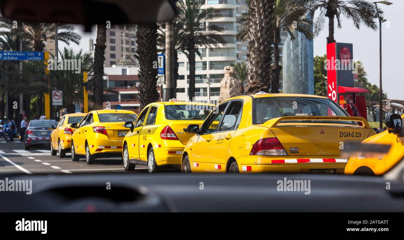Lima driving culture hi-res stock photography and images - Alamy