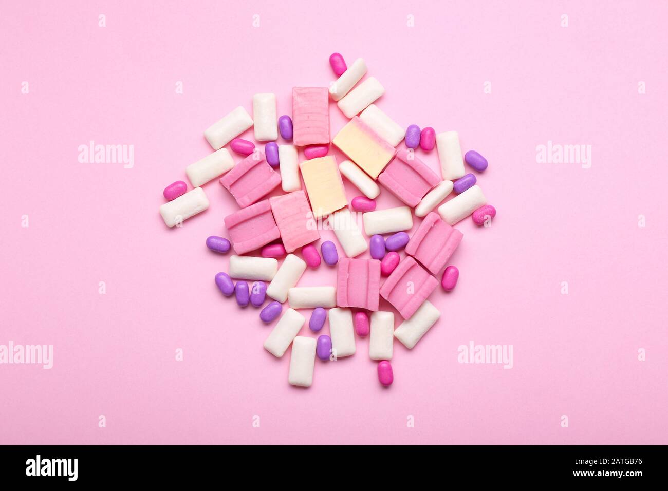 Different chewing gums on color background Stock Photo - Alamy