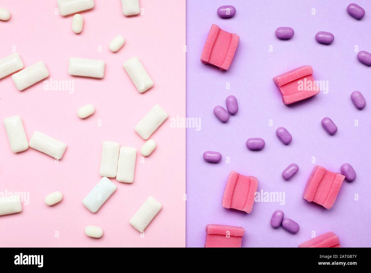 Different chewing gums on color background Stock Photo - Alamy