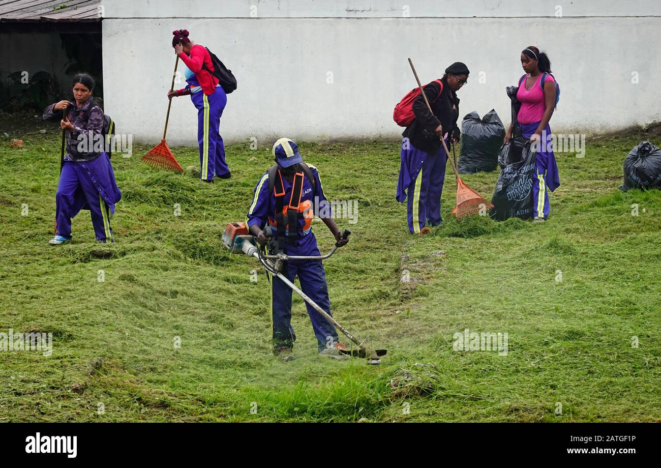 Women cutting grass hi-res stock photography and images - Alamy