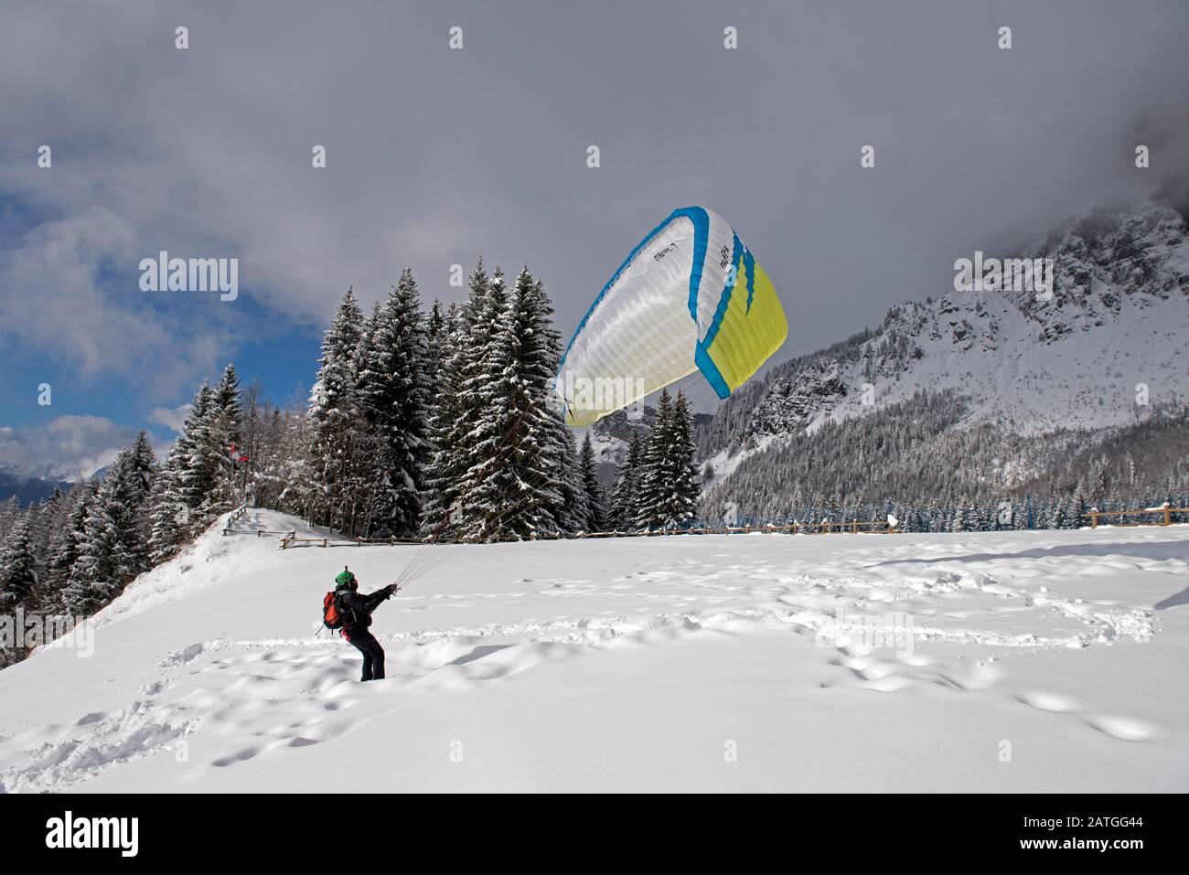 France, Haute-Savoie (74), Alps, mountains and snow; paraglider Stock ...
