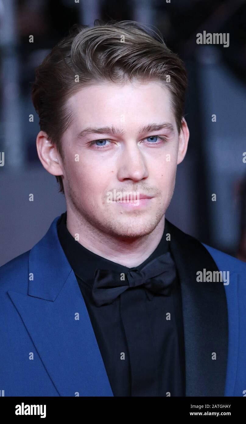 Joe alwyn awards hi-res stock photography and images - Alamy