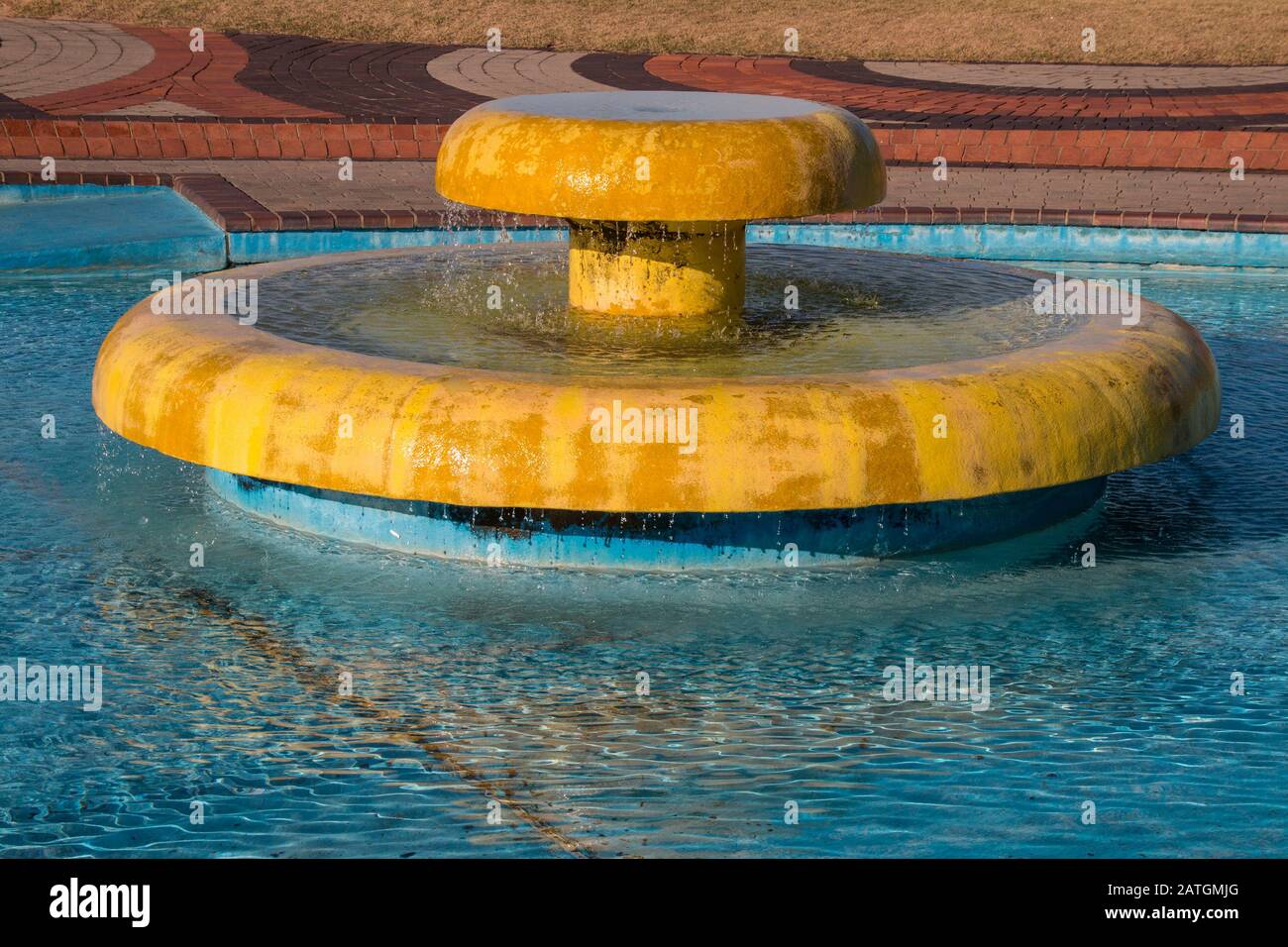 Yellow climbing fountain in children's swimming pool Stock Photo - Alamy