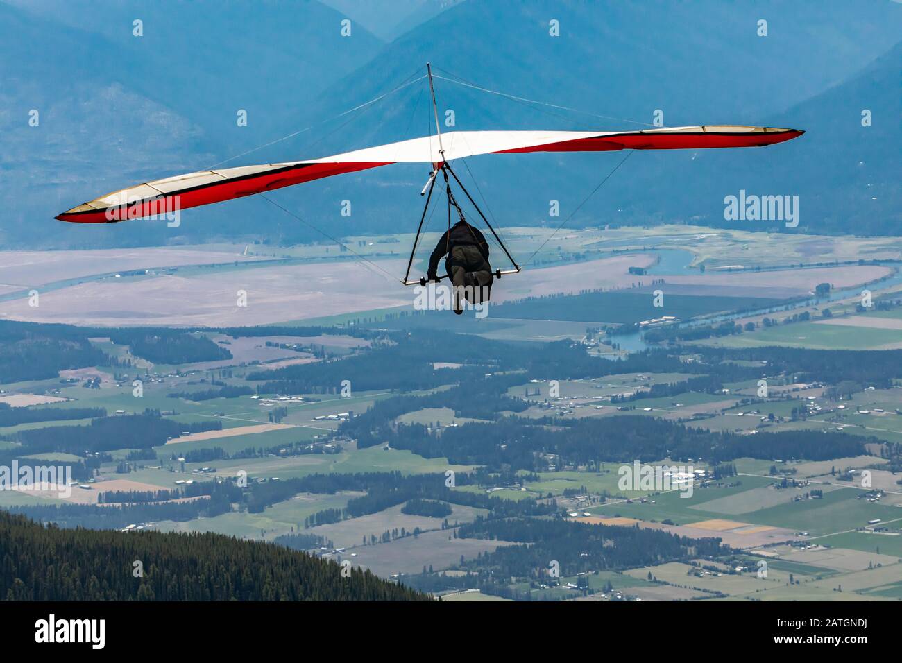 Hang gliding over mountains hi-res stock photography and images - Alamy