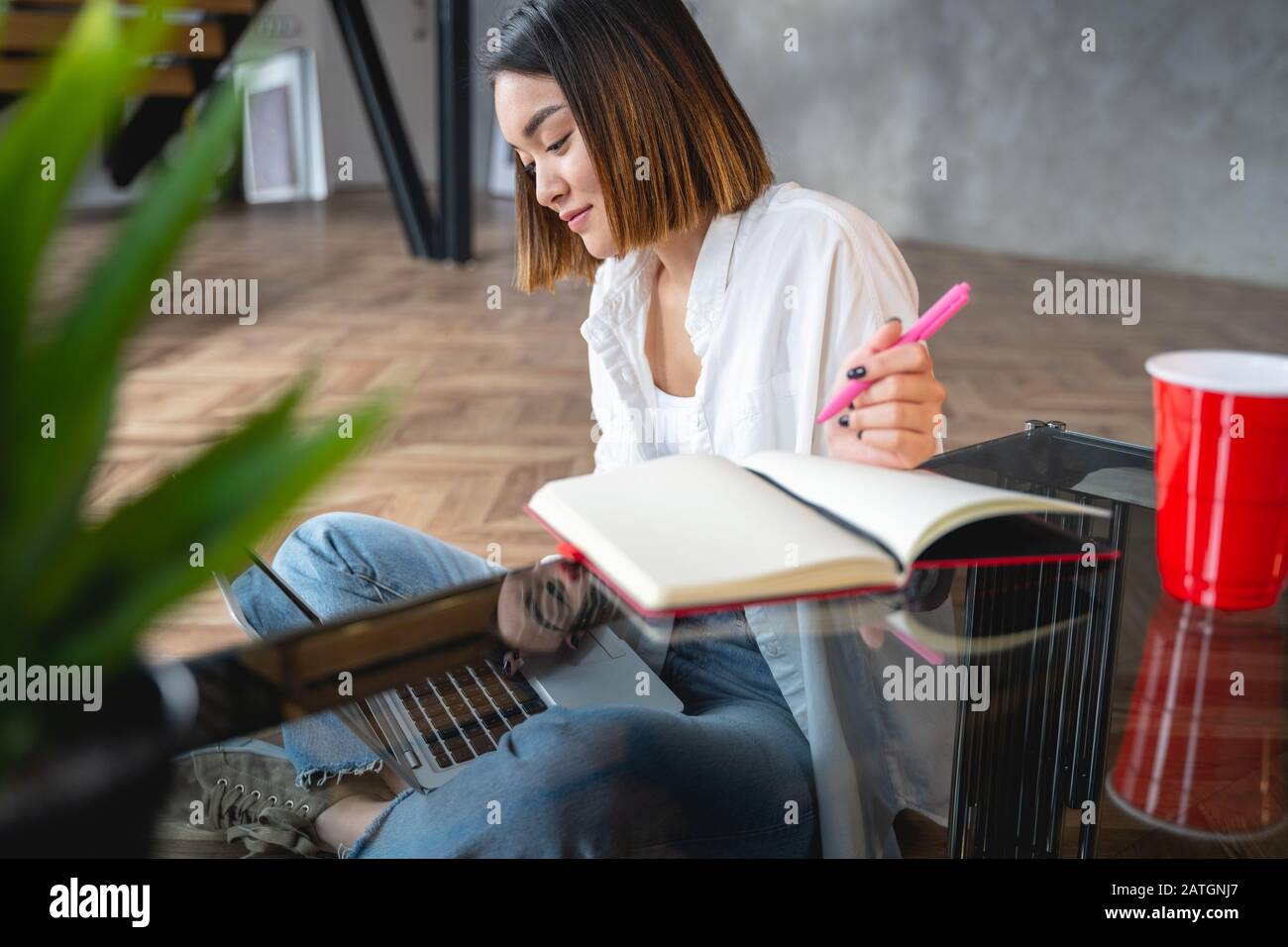 Asian woman making notes hi-res stock photography and images - Alamy