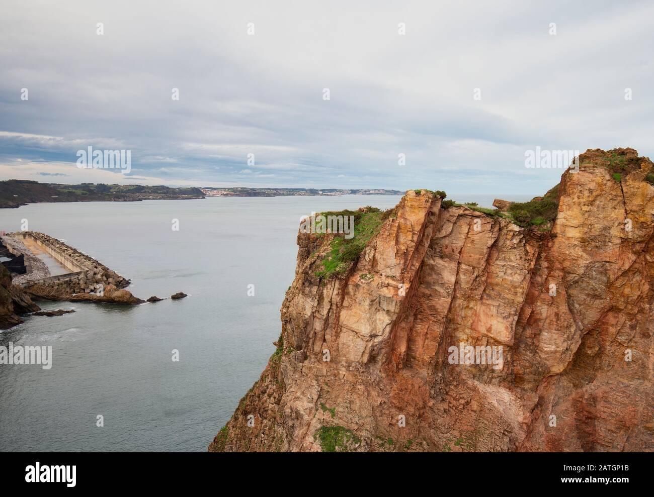 Big cliff hi-res stock photography and images - Alamy