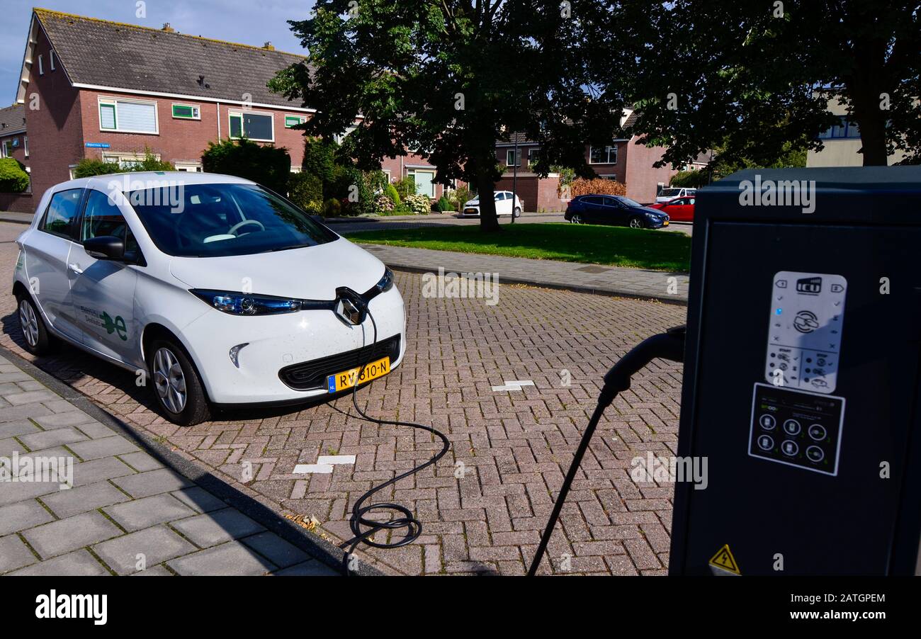 Edam, the Netherlands, August 2019. A Renault Zoe connected to the ...