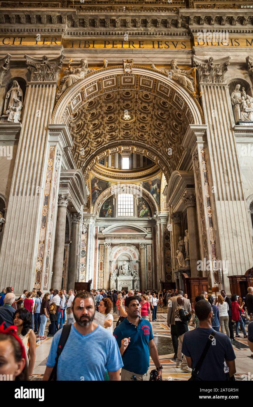 Chapel interiors hi-res stock photography and images - Alamy
