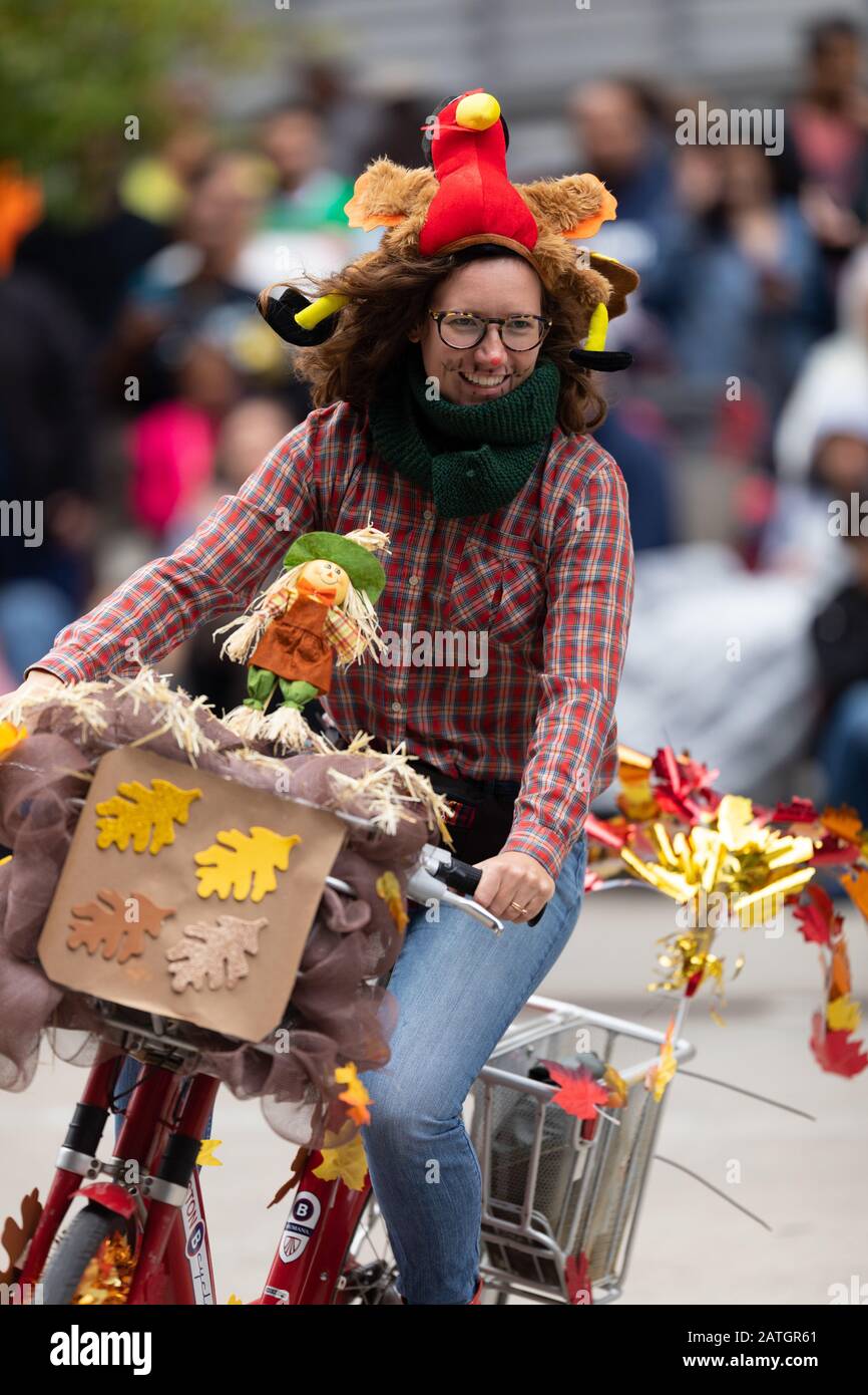 Houston, Texas, USA - November 28, 2019: H-E-B Thanksgiving Day Parade ...