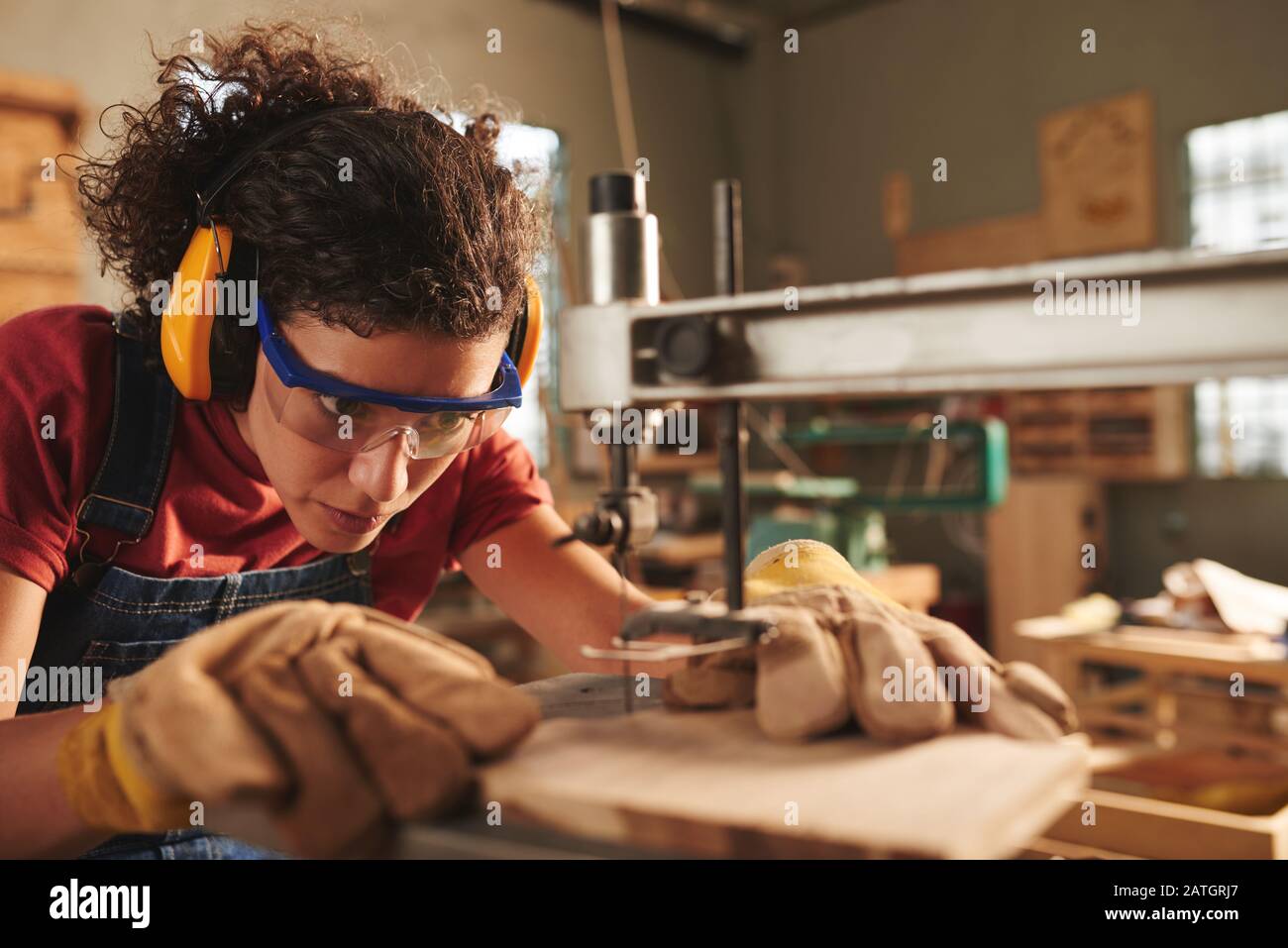 Female handyman drill hi-res stock photography and images - Alamy