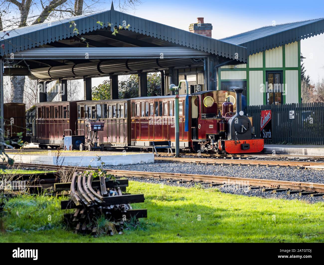 Evesham railway station hi-res stock photography and images - Alamy