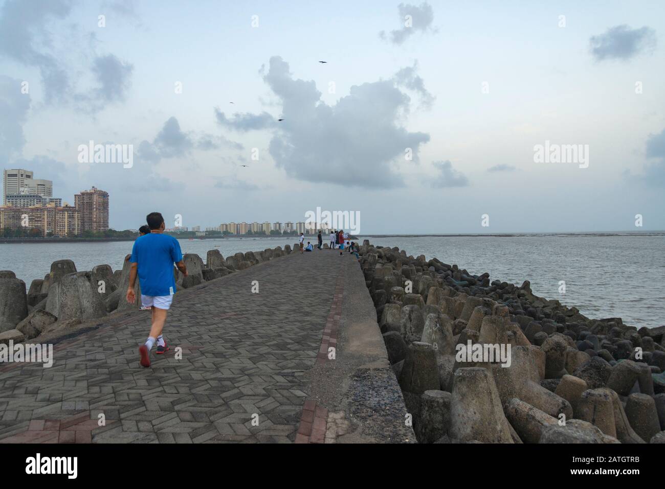 Marine drive mumbai hi-res stock photography and images - Alamy