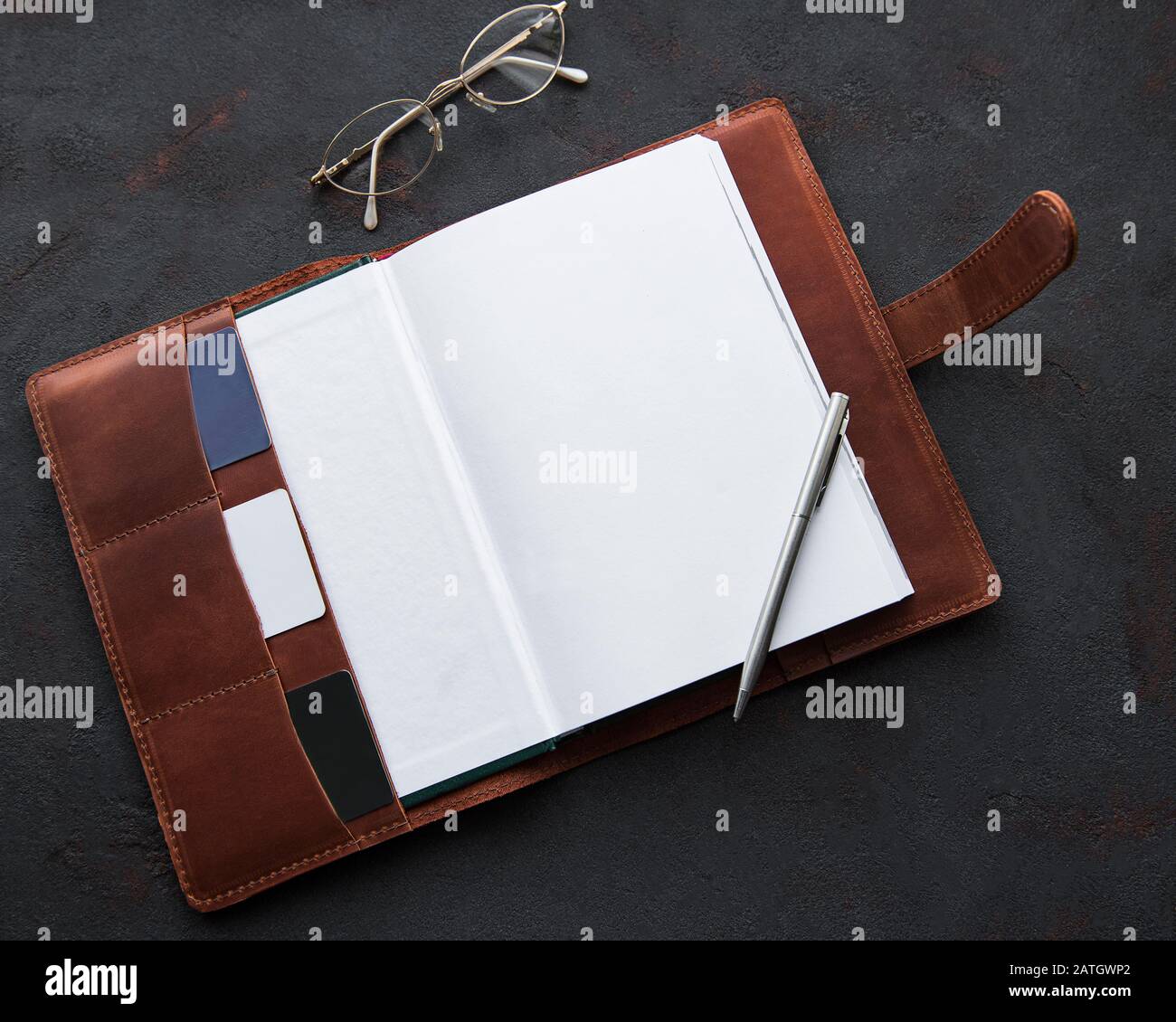 Fountain pen leather diary desk hi-res stock photography and images - Alamy