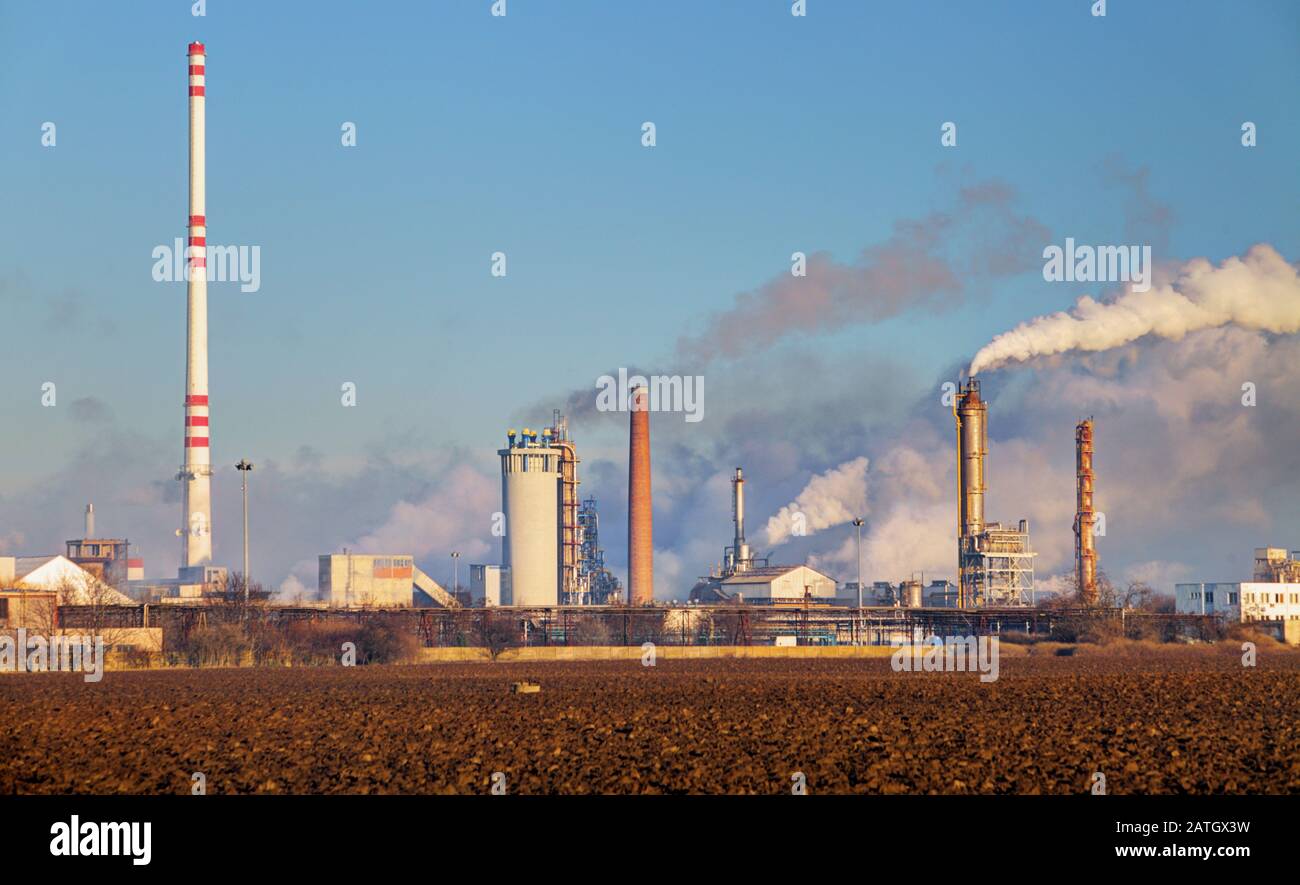 Industrial refinery hi-res stock photography and images - Alamy