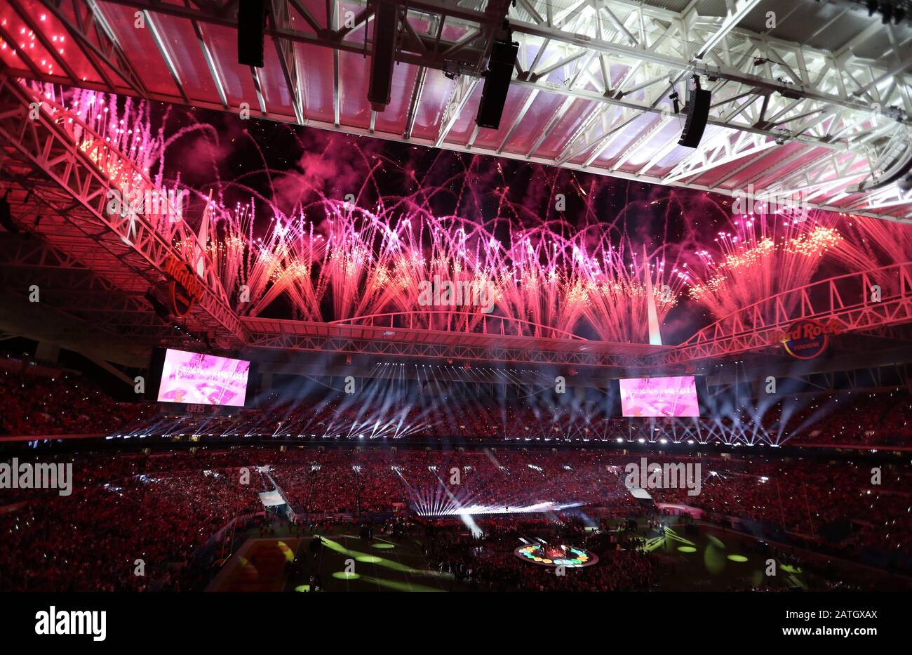 Football stadium during halftime hi-res stock photography and images ...