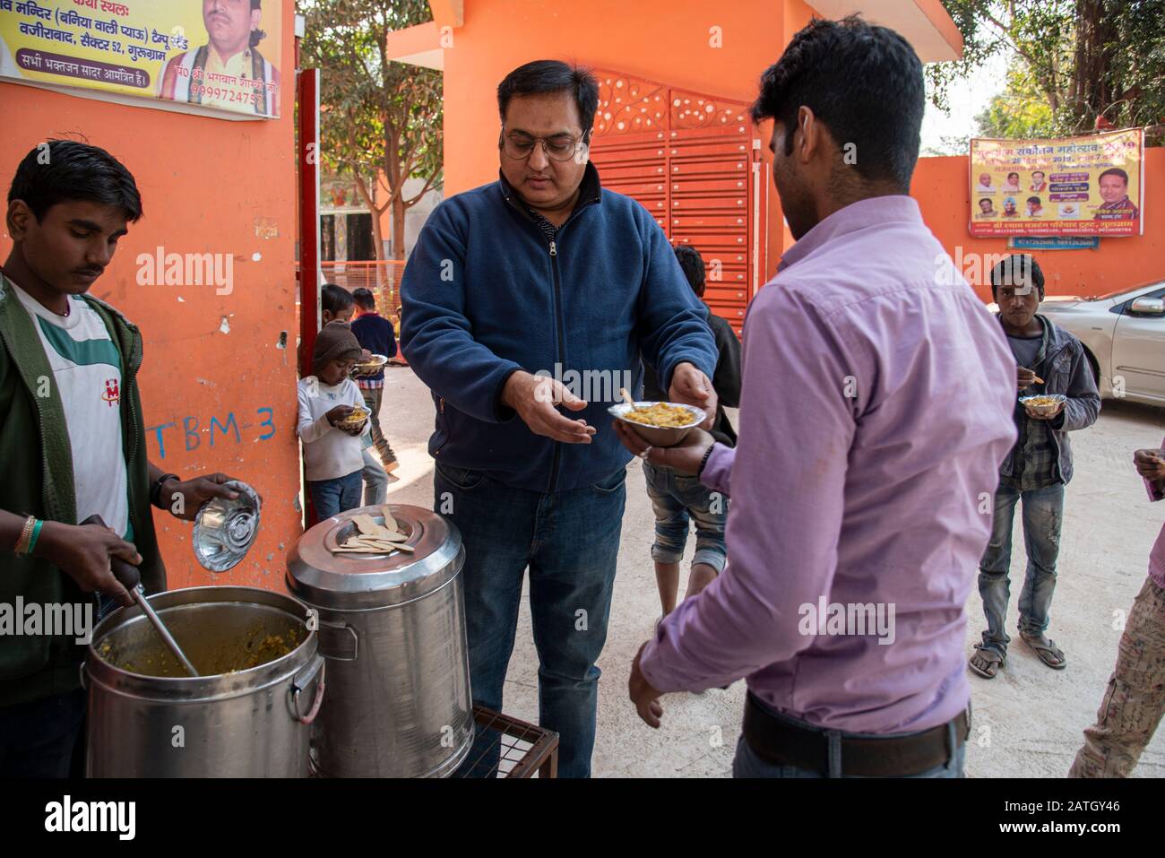 Free food distribution in hi-res stock photography and images - Alamy