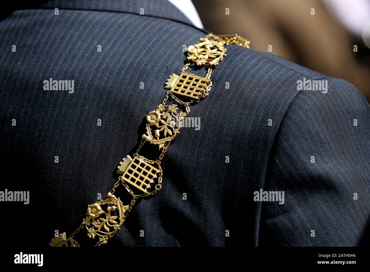 Mayoral chain hi-res stock photography and images - Alamy