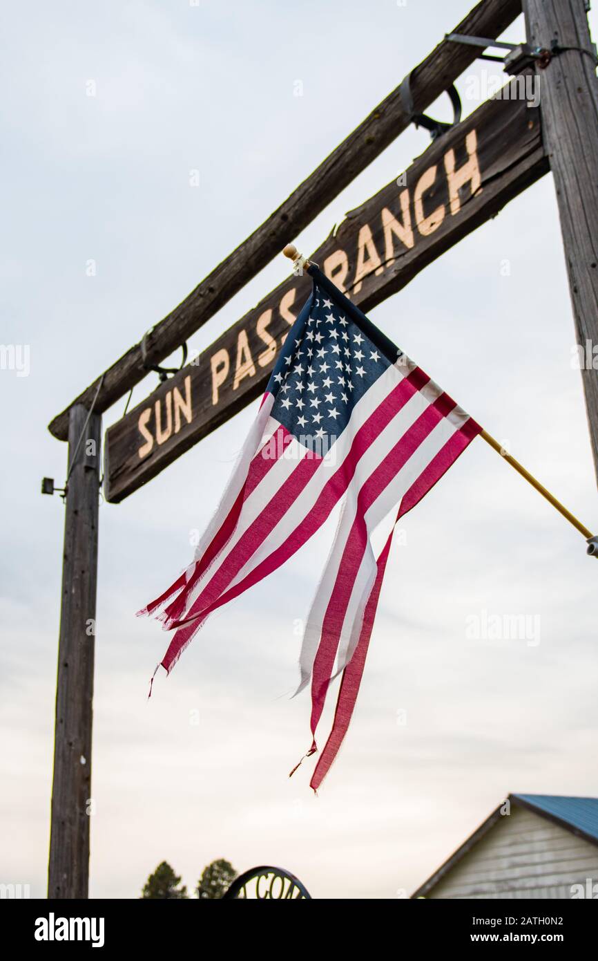Ranch entrance sign entry arch hi-res stock photography and images - Alamy