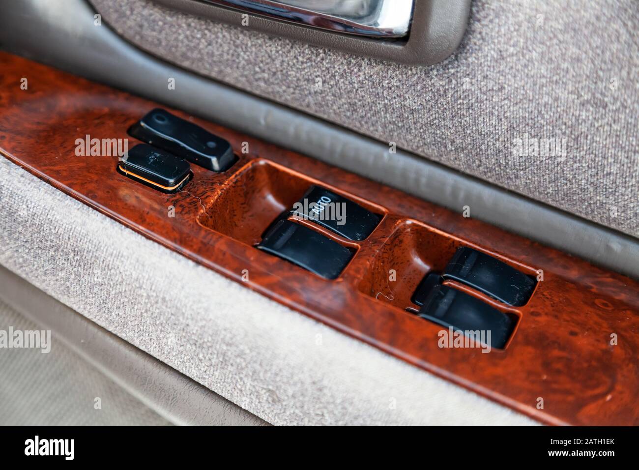 The old bad control buttons for opening and closing windows of doors ...