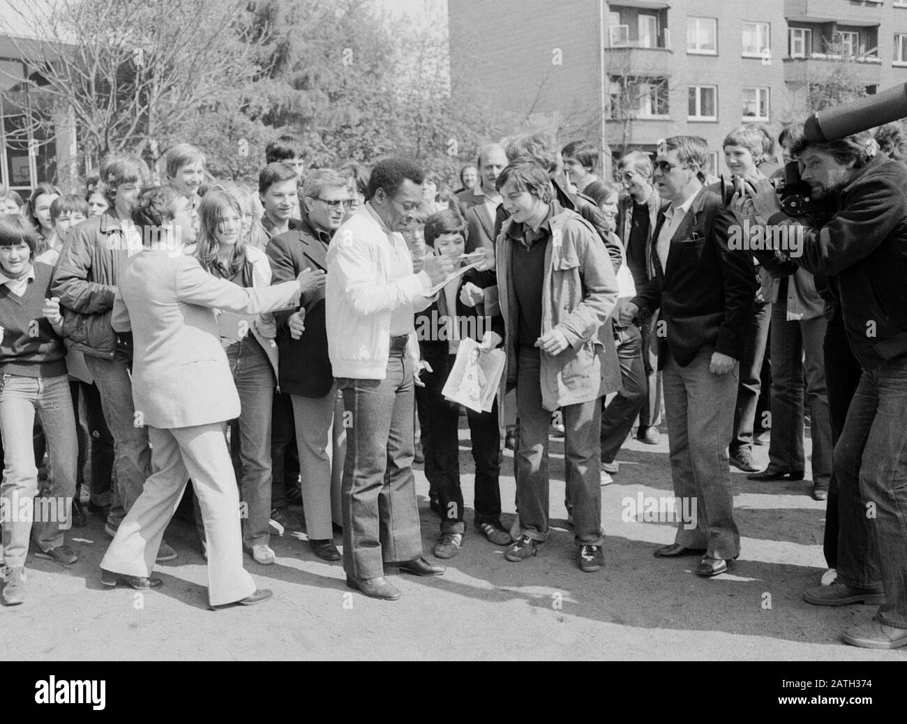 Football 1980s football fans hi-res stock photography and images - Alamy