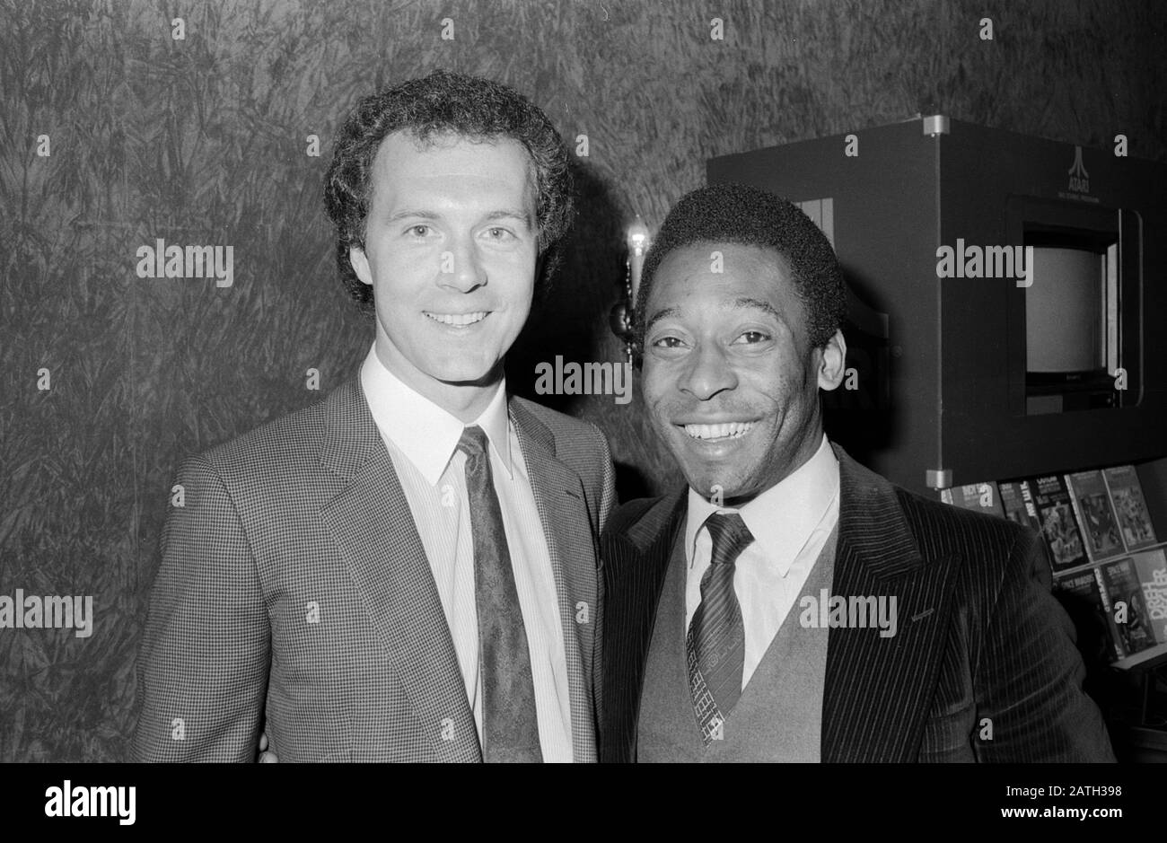 Pele, brasilianischer Fußballspieler, mit Franz Beckenbauer in der ...
