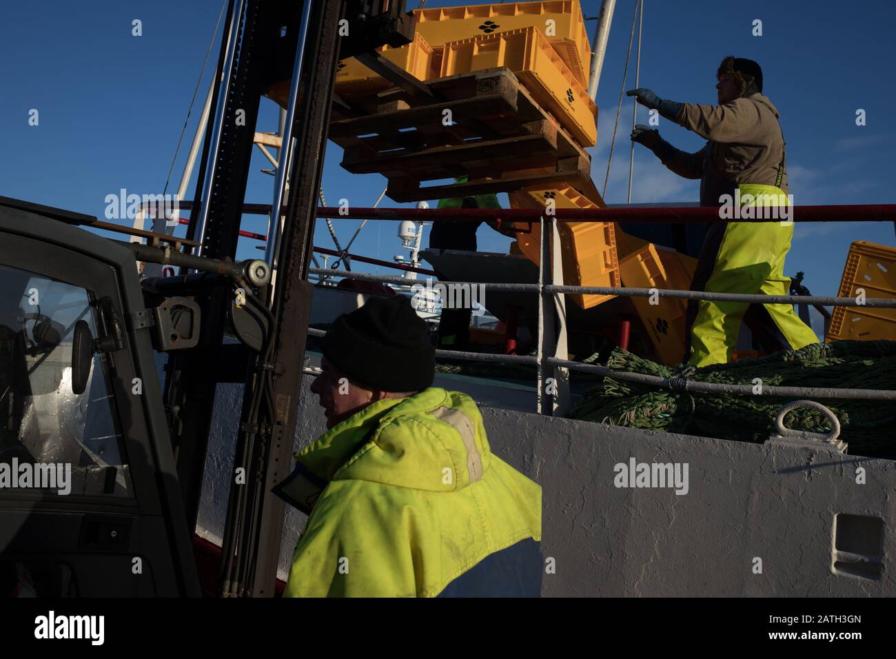 Fishing trawlers peterhead hi-res stock photography and images - Alamy