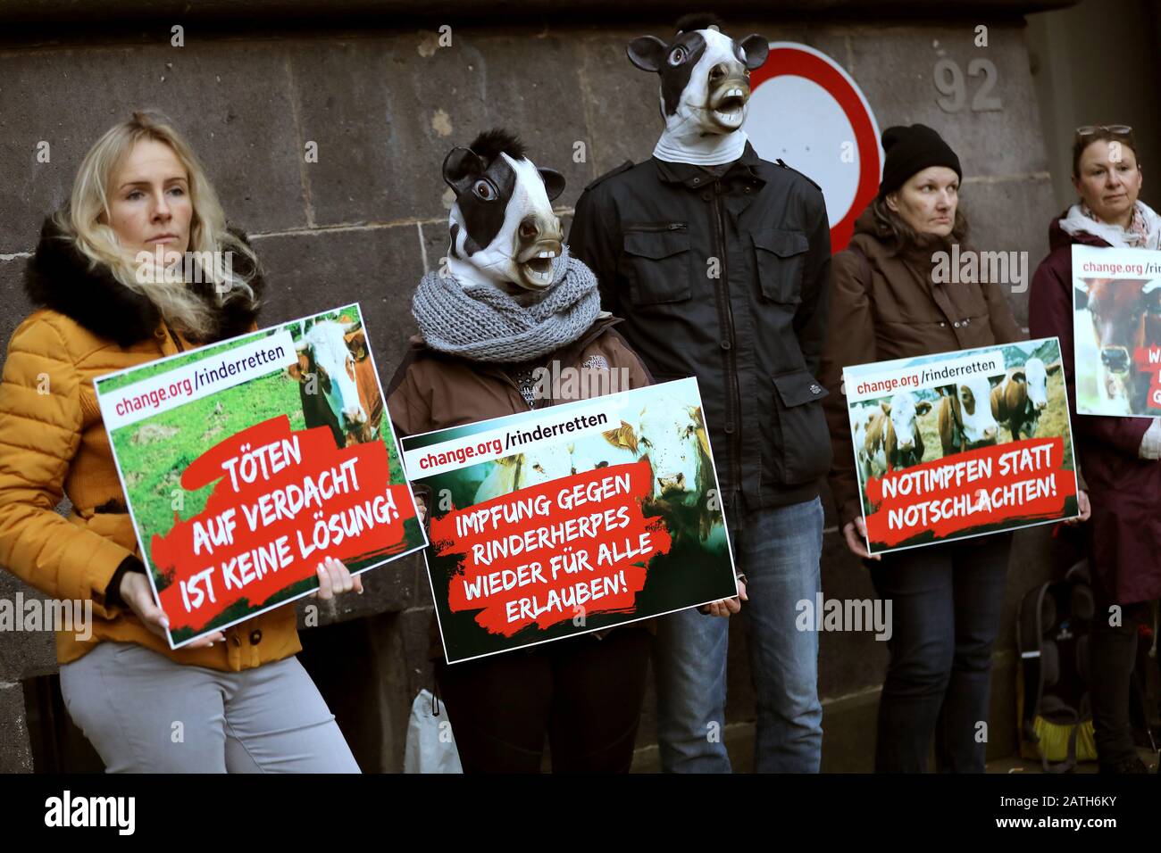 Emergency slaughter hi-res stock photography and images - Alamy