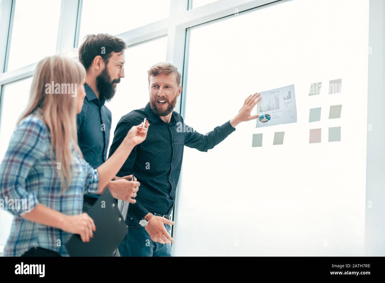 Employee performance conversation hi-res stock photography and images ...