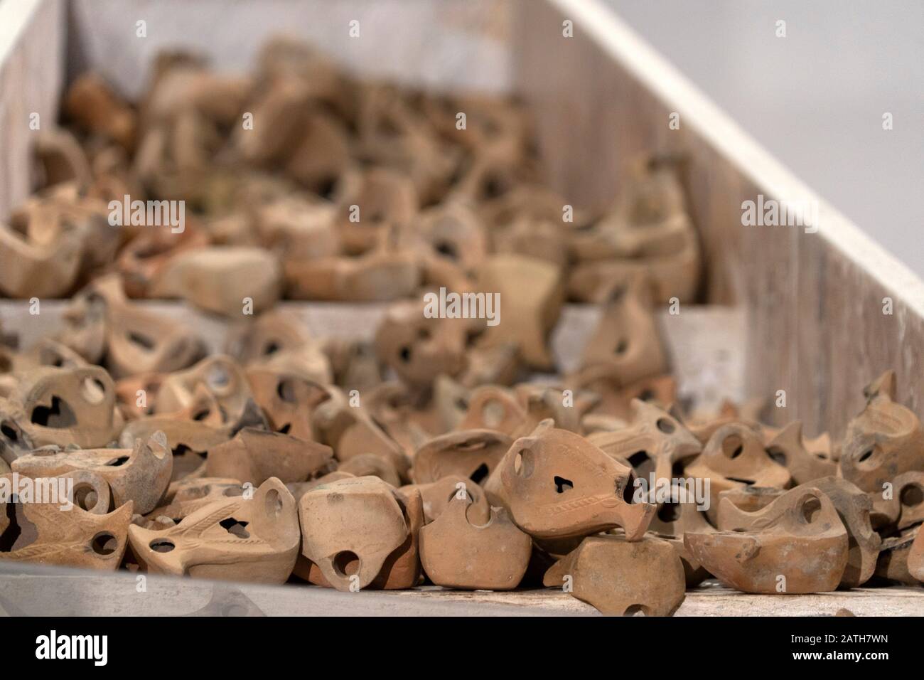 pompei Roman lucerna lamp detail close up Stock Photo - Alamy