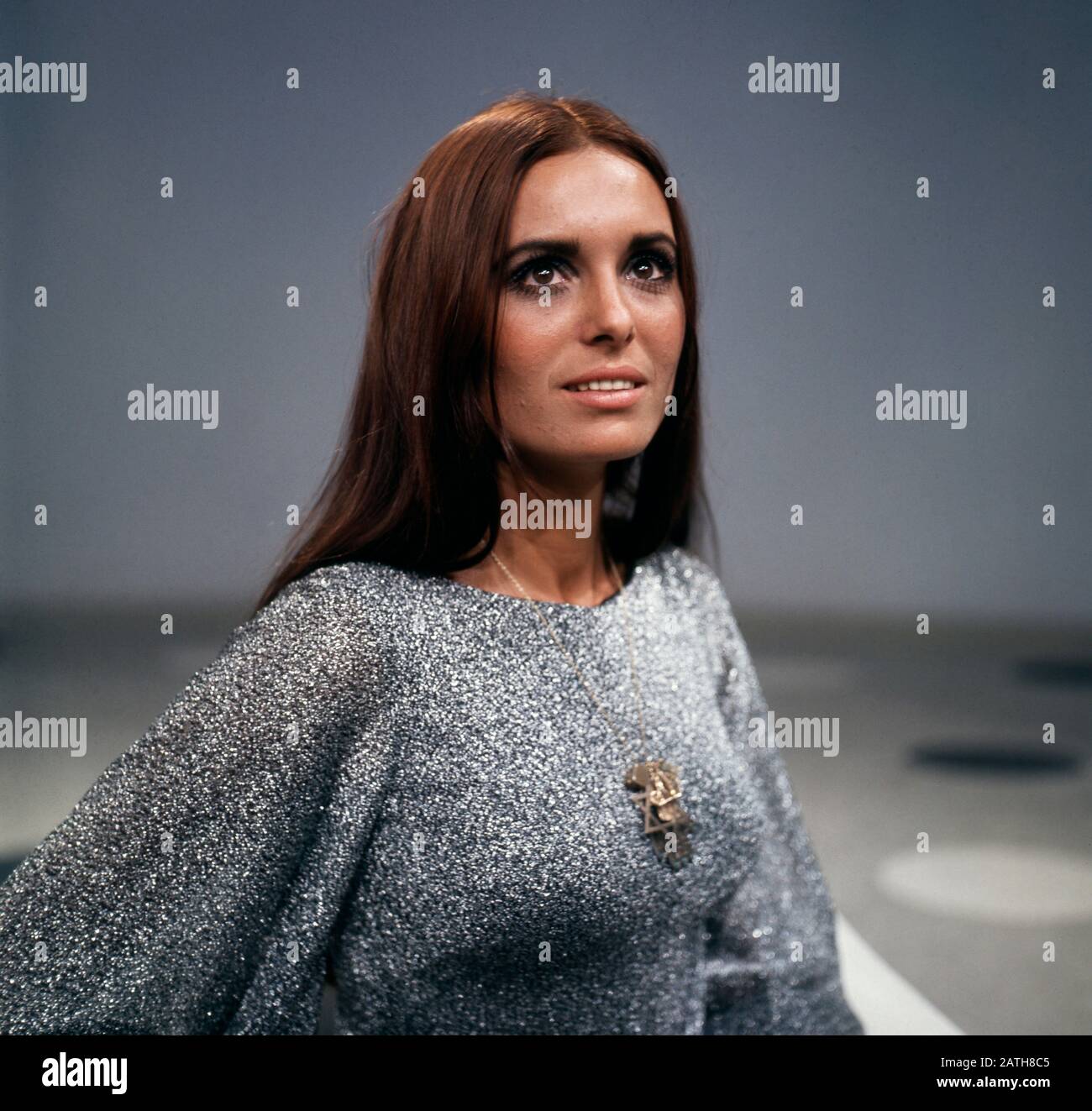 Die israelitische Sängerin Daliah Lavi bei einem Live Aufritt ...