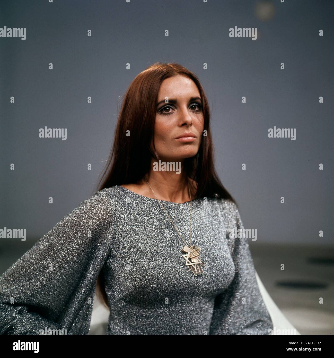 Die israelitische Sängerin Daliah Lavi bei einem Live Aufritt ...