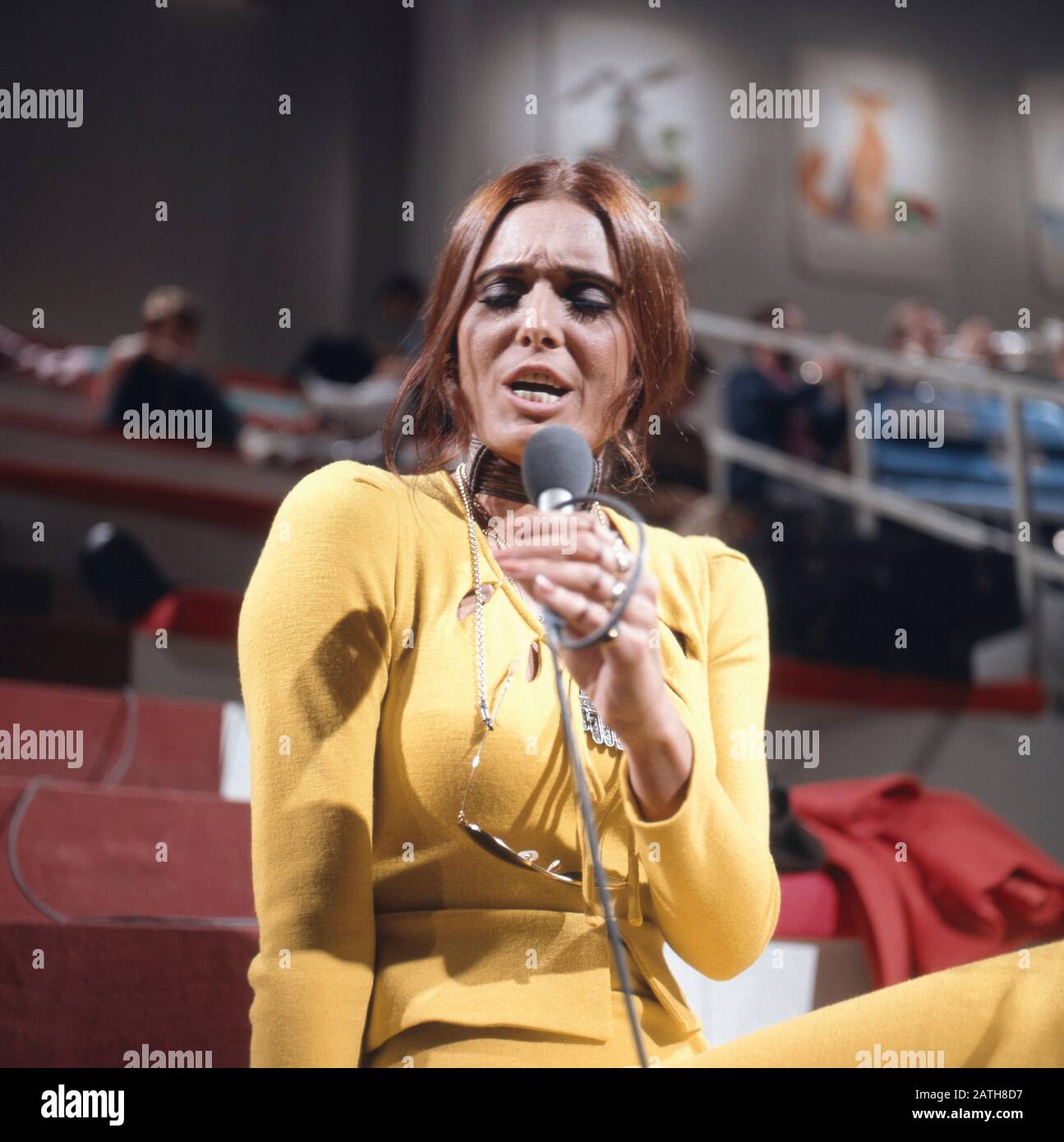 Die israelitische Sängerin Daliah Lavi bei einem Live Aufritt ...