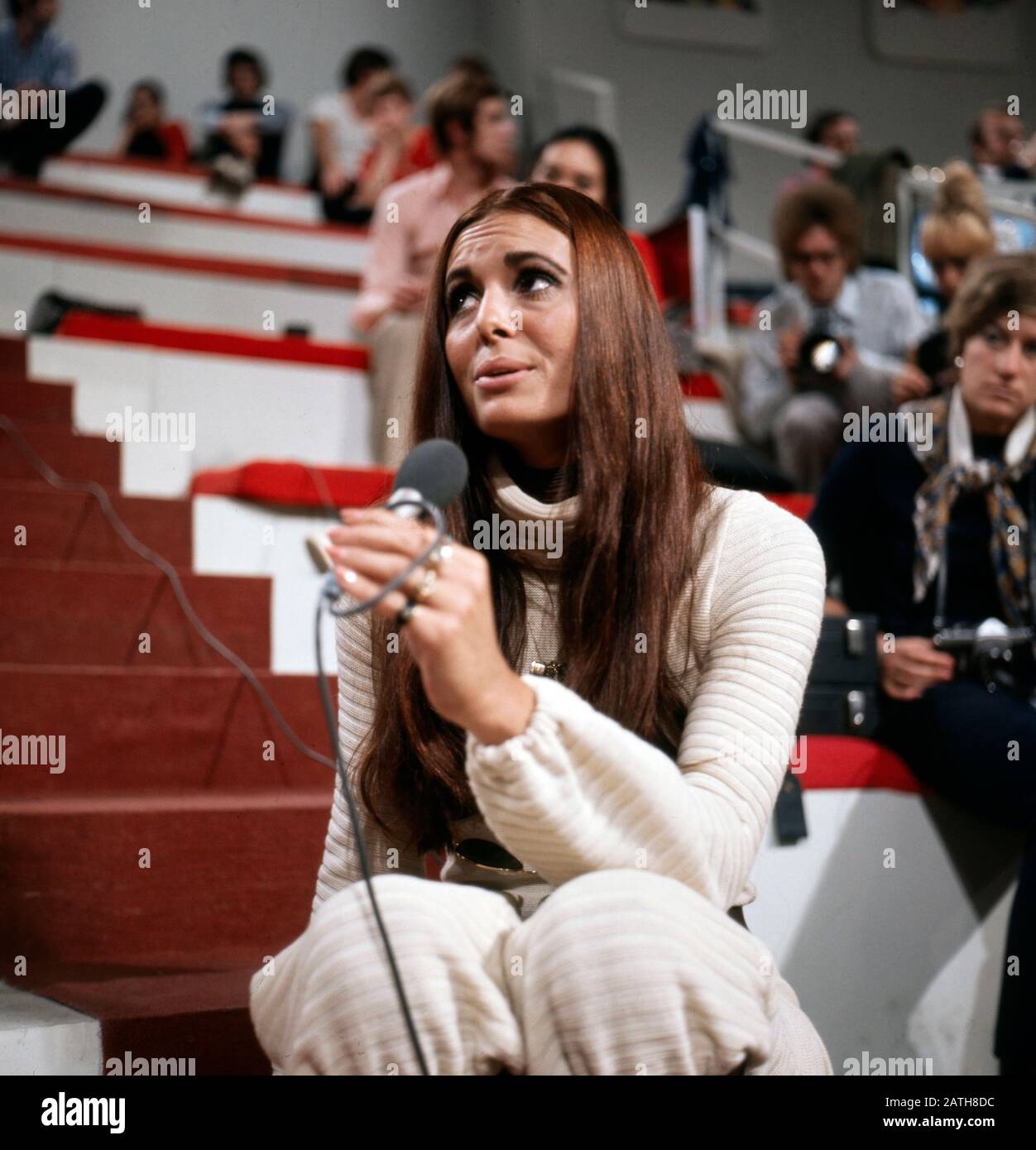 Die israelitische Sängerin Daliah Lavi bei einem Live Aufritt ...