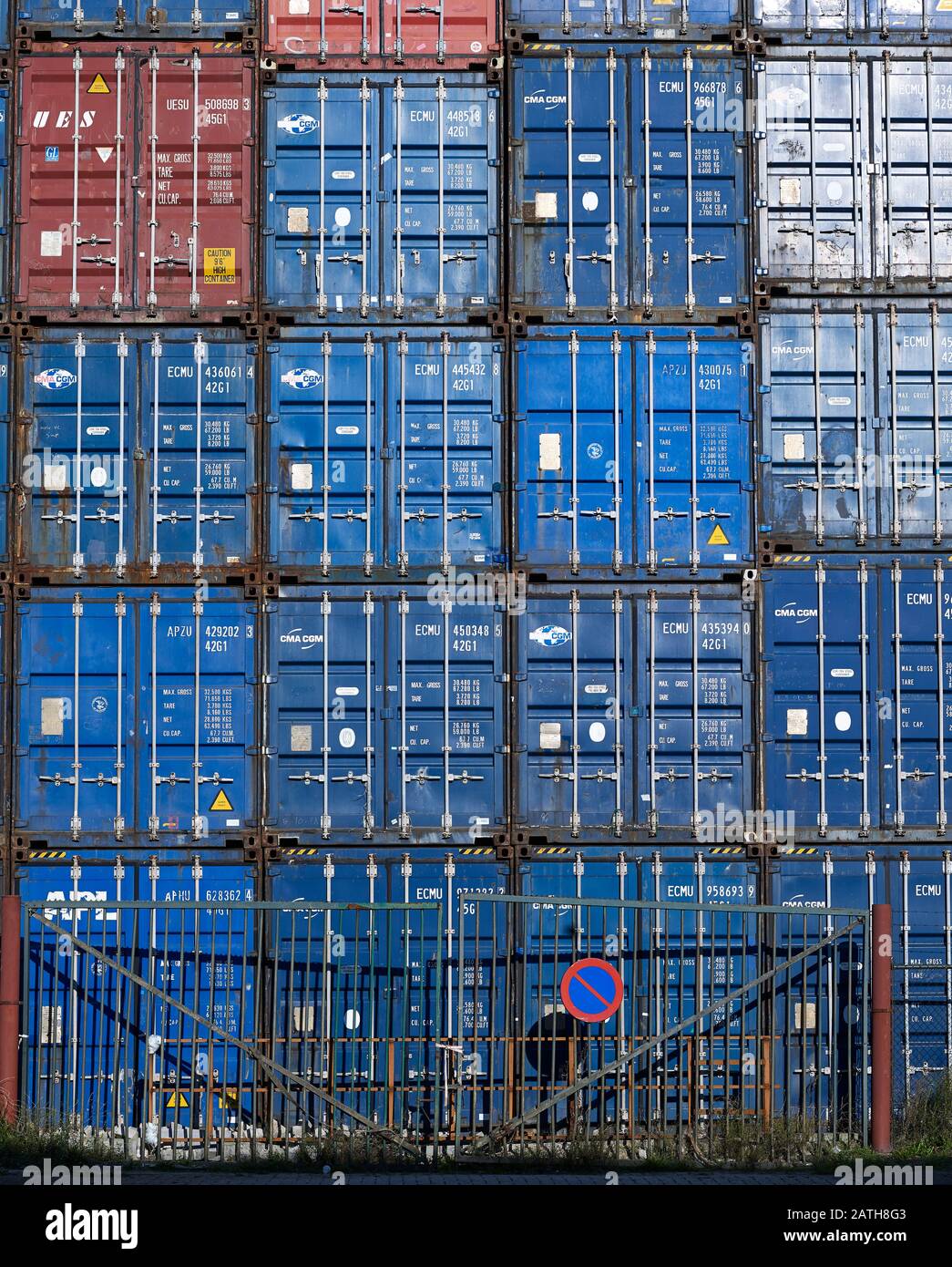 Cargo handling in rotterdam hi-res stock photography and images - Alamy
