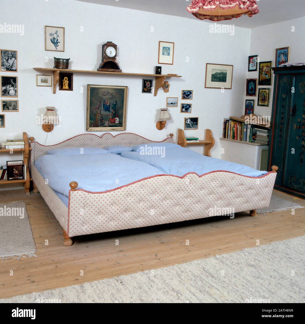 Ein Einblick in das Haus des deutschen Schauspielers Siegfried Rauchs ...